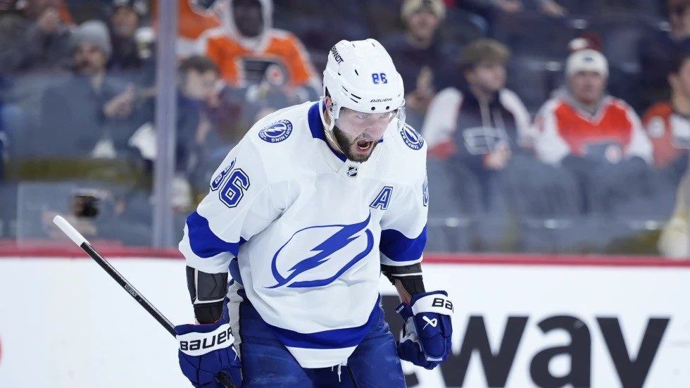 Kucherov stars as the Lightning beat the Flyers 6-3